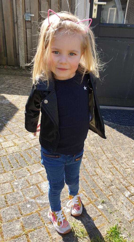 Bloemensneakers voor Indy - GIRLSLABEL